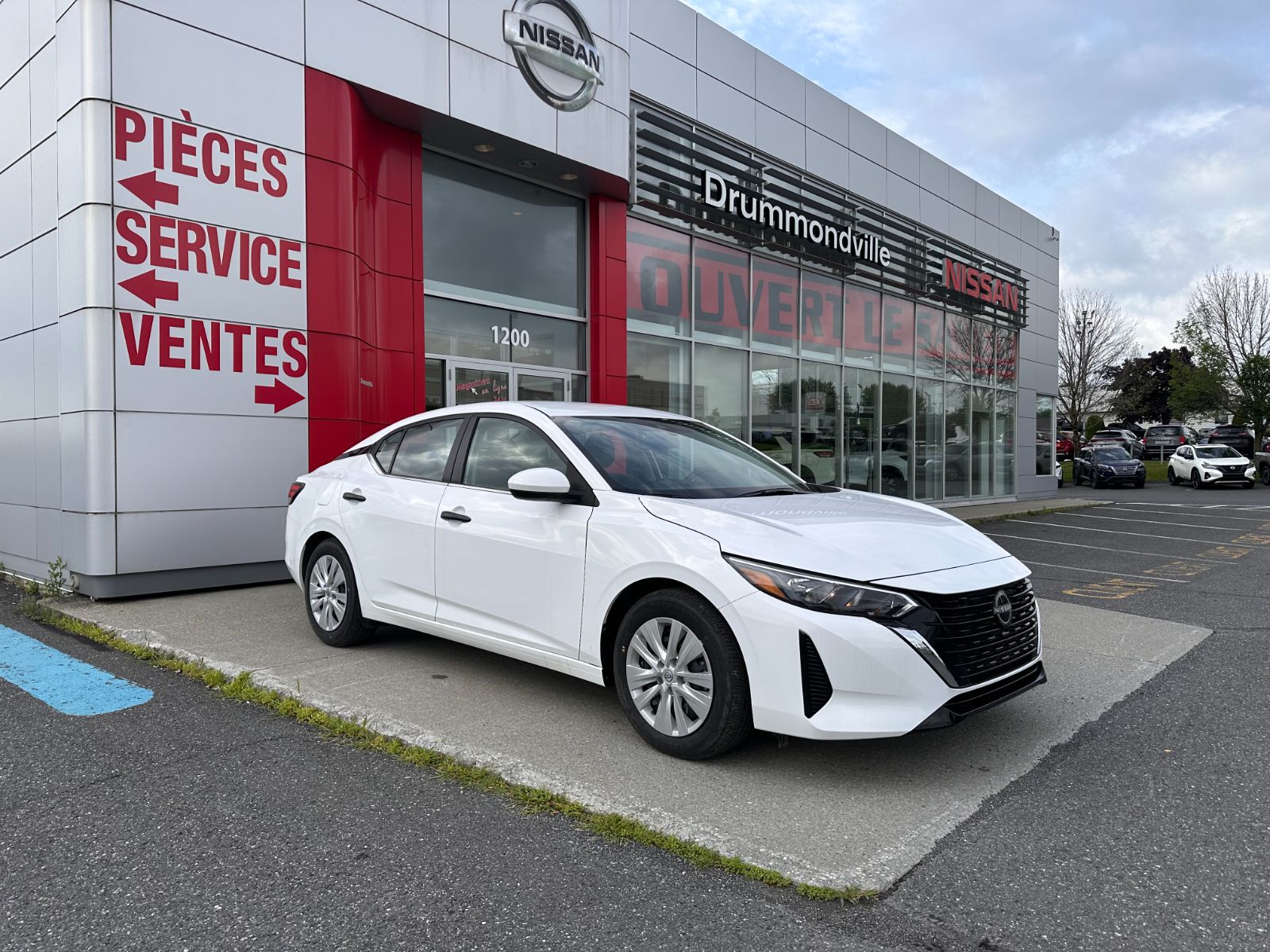 Used 2024 Nissan Sentra with 2,958 km for sale at Otogo