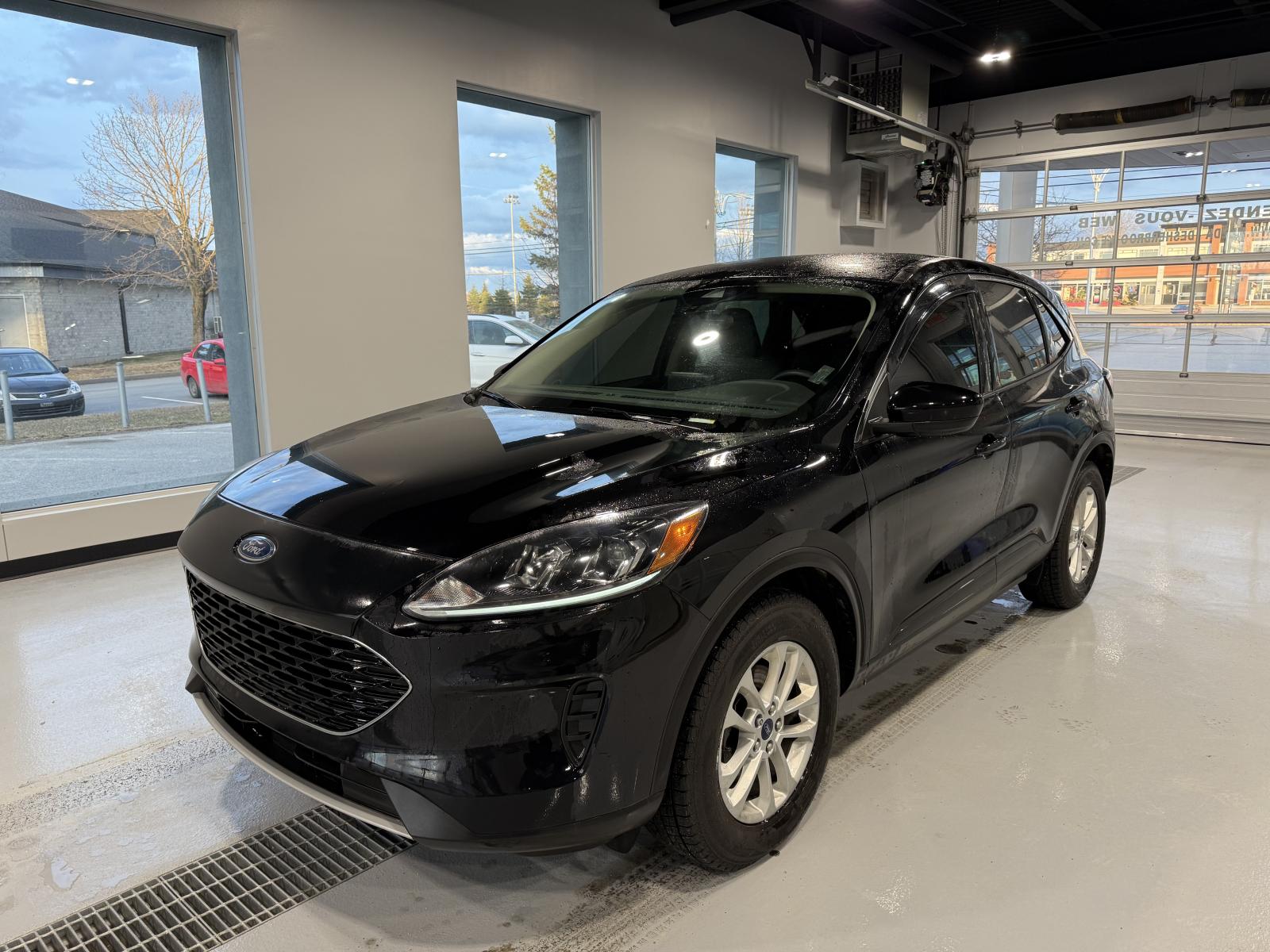 Used 2020 Ford Escape with 117,110 km for sale at Otogo
